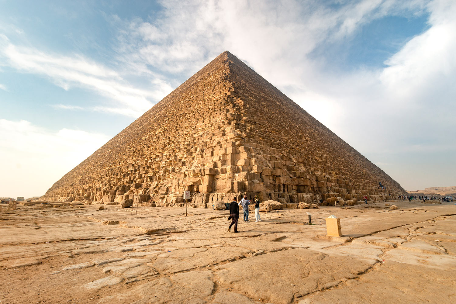 Visiter les pyramides de Gizeh, la merveille des merveilles - Monsieur ...