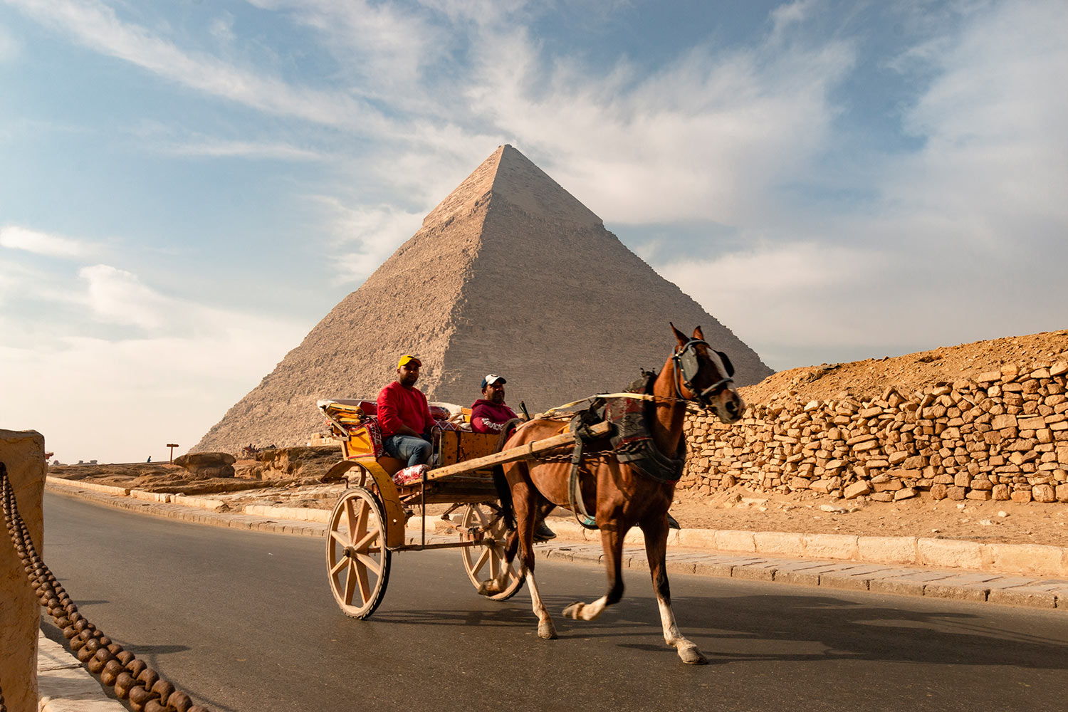 Visiter les pyramides de Gizeh, la merveille des merveilles - Monsieur ...