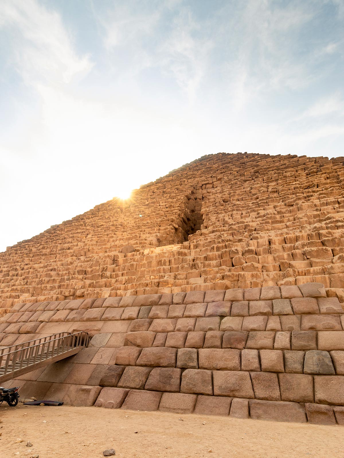 Visiter les pyramides de Gizeh, la merveille des merveilles - Monsieur ...